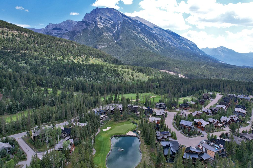 Silvertip Resort (Canmore, Alberta) | GolfCourseGurus